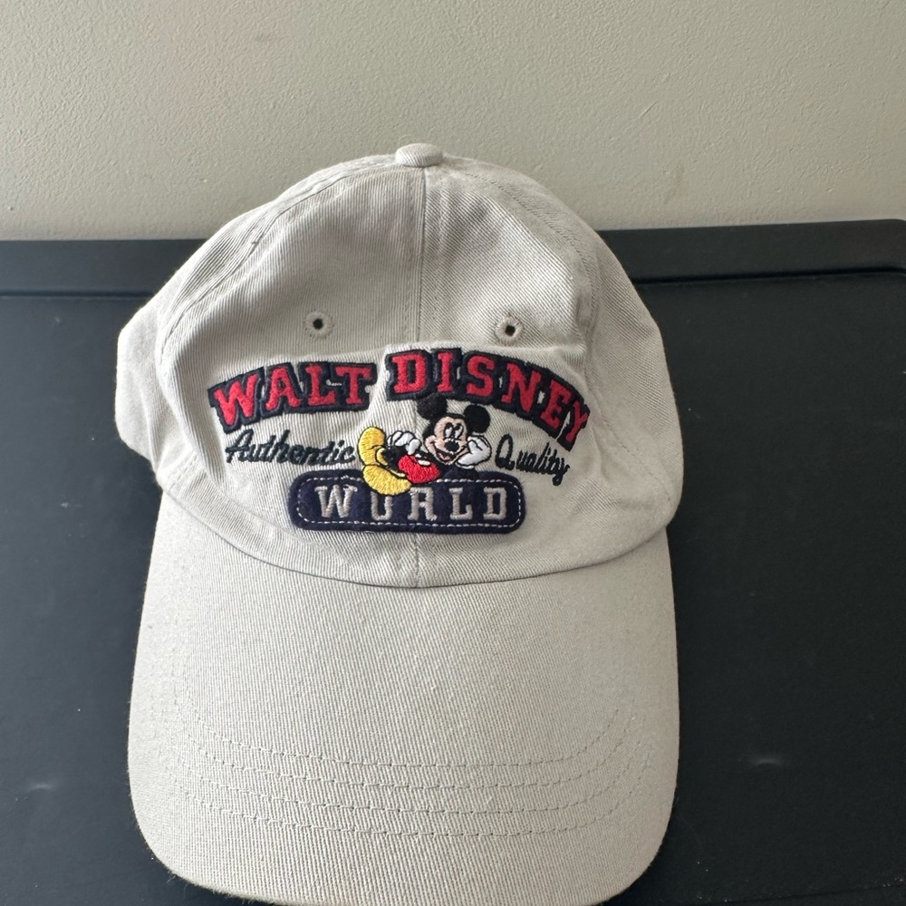 Vintage Walt Disney World Embroidered 1971 Mickey Mou… - Gem